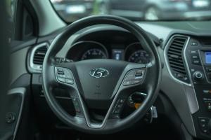 Grey Hyundai Santa Fe 2012 in Riga, with an engine capacity of 2.40 L and mileage of 146 thousand km for 11200 €, photo 39 on AUTOMOTO.COM.LV