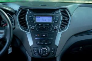 Grey Hyundai Santa Fe 2012 in Riga, with an engine capacity of 2.40 L and mileage of 146 thousand km for 11200 €, photo 40 on AUTOMOTO.COM.LV
