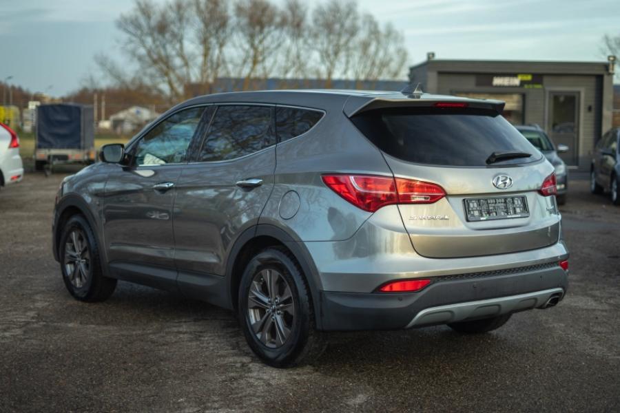 Grey Hyundai Santa Fe 2012 in Riga, with an engine capacity of 2.40 L and mileage of 146 thousand km for 11200 €, photo 42 on AUTOMOTO.COM.LV