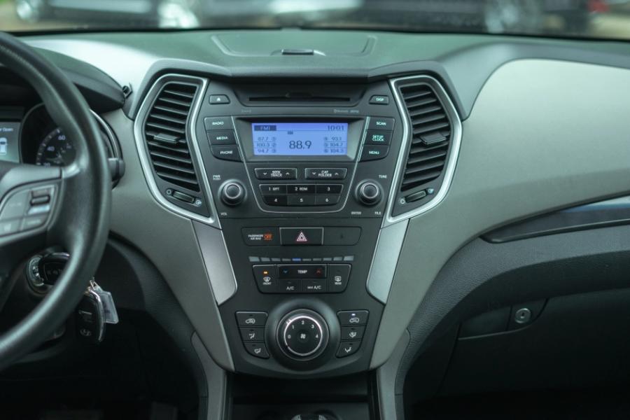 Grey Hyundai Santa Fe 2012 in Riga, with an engine capacity of 2.40 L and mileage of 146 thousand km for 11200 €, photo 45 on AUTOMOTO.COM.LV