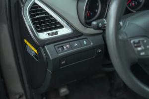 Grey Hyundai Santa Fe 2012 in Riga, with an engine capacity of 2.40 L and mileage of 146 thousand km for 11200 €, photo 49 on AUTOMOTO.COM.LV