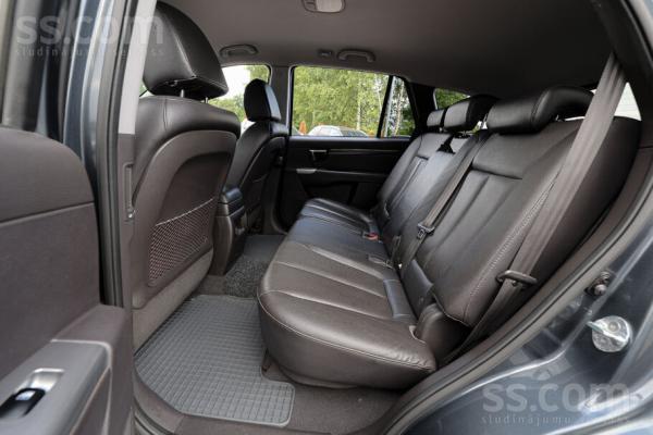 Pelēks Hyundai Santa Fe 2012 Jelgava, ar dzinēja tilpumu 2.20 L un nobraukumu 0 tūkst. km par 4750 €, foto 9 vietnē AUTOMOTO.COM.LV