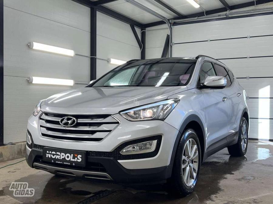 Grey Hyundai Santa Fe 2012 in Aukstieji Rusokai, with an engine capacity of 2.20 L and mileage of 225 thousand km for 9900 €, photo 1 on AUTOMOTO.COM.LV