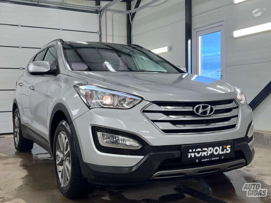 Grey Hyundai Santa Fe 2012 in Aukstieji Rusokai, with an engine capacity of 2.20 L and mileage of 225 thousand km for 9900 €, photo 4 on AUTOMOTO.COM.LV
