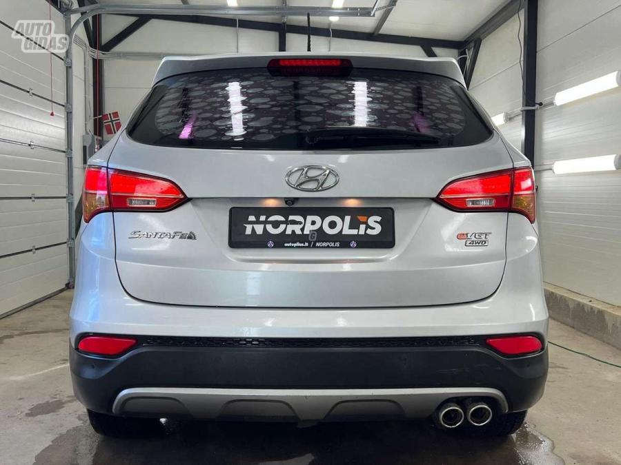 Grey Hyundai Santa Fe 2012 in Aukstieji Rusokai, with an engine capacity of 2.20 L and mileage of 225 thousand km for 9900 €, photo 11 on AUTOMOTO.COM.LV