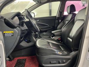 Grey Hyundai Santa Fe 2012 in Aukstieji Rusokai, with an engine capacity of 2.20 L and mileage of 225 thousand km for 9900 €, photo 16 on AUTOMOTO.COM.LV