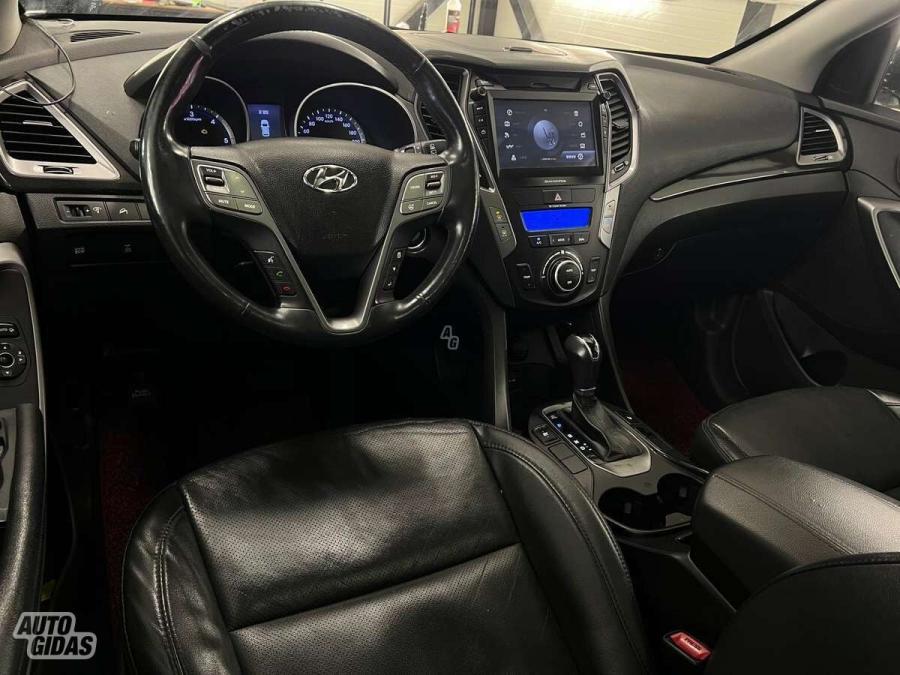 Grey Hyundai Santa Fe 2012 in Aukstieji Rusokai, with an engine capacity of 2.20 L and mileage of 225 thousand km for 9900 €, photo 17 on AUTOMOTO.COM.LV
