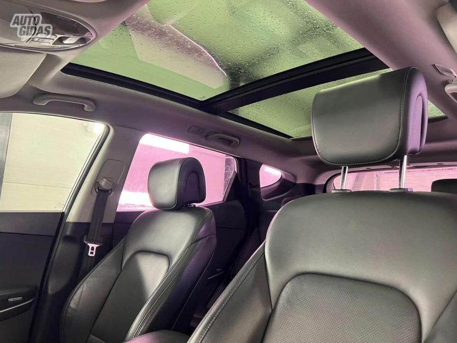 Grey Hyundai Santa Fe 2012 in Aukstieji Rusokai, with an engine capacity of 2.20 L and mileage of 225 thousand km for 9900 €, photo 18 on AUTOMOTO.COM.LV