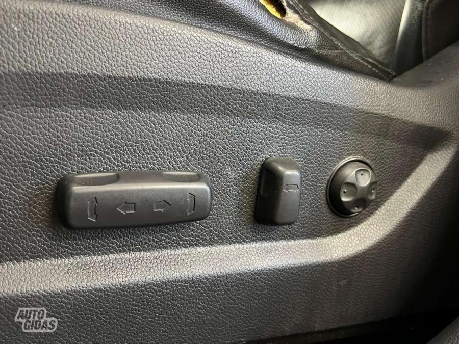 Grey Hyundai Santa Fe 2012 in Aukstieji Rusokai, with an engine capacity of 2.20 L and mileage of 225 thousand km for 9900 €, photo 19 on AUTOMOTO.COM.LV