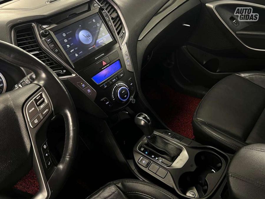 Grey Hyundai Santa Fe 2012 in Aukstieji Rusokai, with an engine capacity of 2.20 L and mileage of 225 thousand km for 9900 €, photo 21 on AUTOMOTO.COM.LV