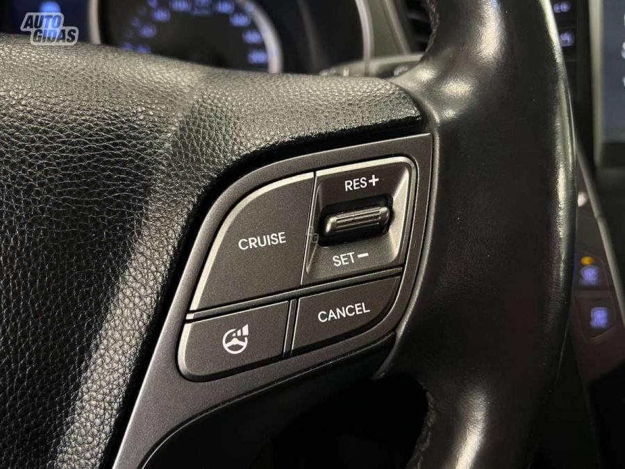 Grey Hyundai Santa Fe 2012 in Aukstieji Rusokai, with an engine capacity of 2.20 L and mileage of 225 thousand km for 9900 €, photo 25 on AUTOMOTO.COM.LV