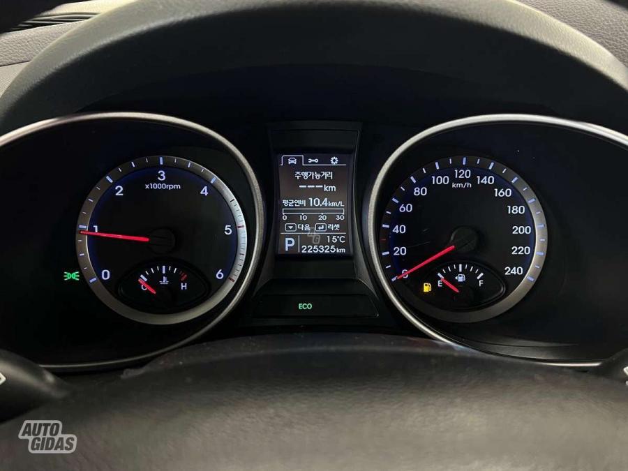 Grey Hyundai Santa Fe 2012 in Aukstieji Rusokai, with an engine capacity of 2.20 L and mileage of 225 thousand km for 9900 €, photo 27 on AUTOMOTO.COM.LV