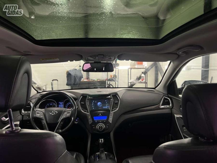 Grey Hyundai Santa Fe 2012 in Aukstieji Rusokai, with an engine capacity of 2.20 L and mileage of 225 thousand km for 9900 €, photo 31 on AUTOMOTO.COM.LV