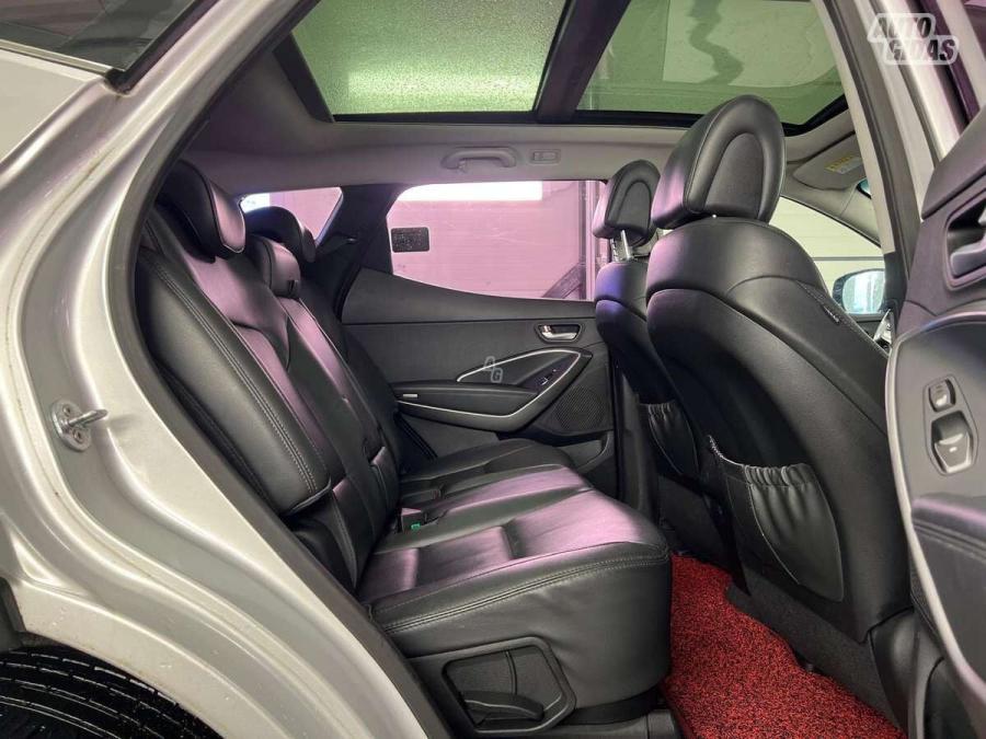 Grey Hyundai Santa Fe 2012 in Aukstieji Rusokai, with an engine capacity of 2.20 L and mileage of 225 thousand km for 9900 €, photo 34 on AUTOMOTO.COM.LV