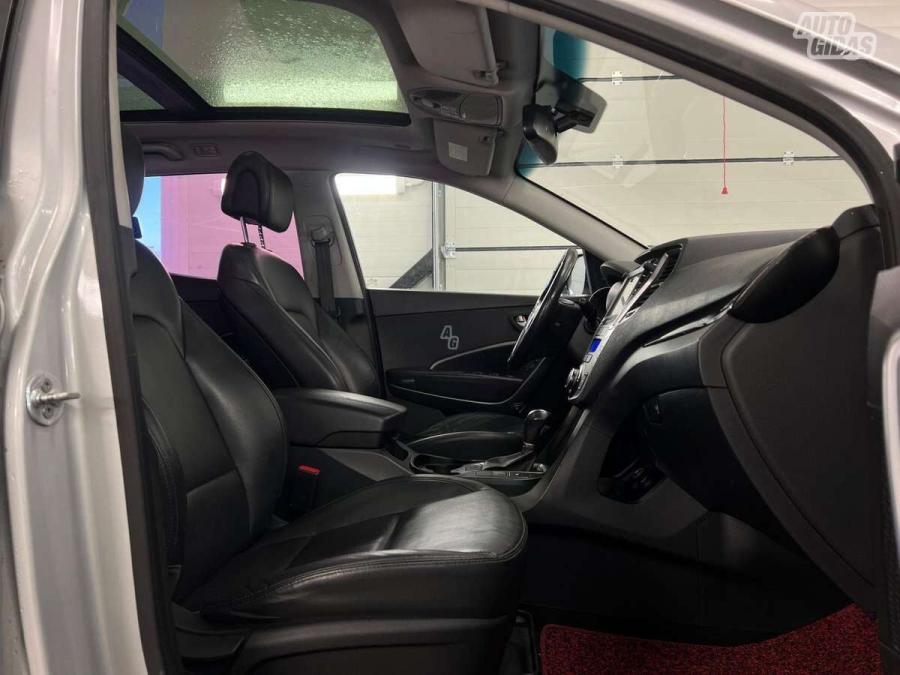 Grey Hyundai Santa Fe 2012 in Aukstieji Rusokai, with an engine capacity of 2.20 L and mileage of 225 thousand km for 9900 €, photo 36 on AUTOMOTO.COM.LV