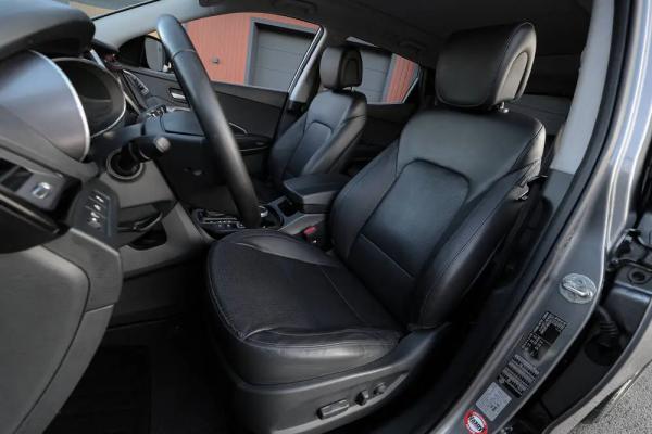 Pelēks Hyundai Santa Fe 2012 Jelgava, ar dzinēja tilpumu 2.20 L un nobraukumu 267 tūkst. km par 10750 €, foto 9 vietnē AUTOMOTO.COM.LV
