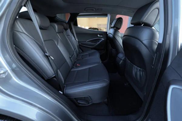 Pelēks Hyundai Santa Fe 2012 Jelgava, ar dzinēja tilpumu 2.20 L un nobraukumu 267 tūkst. km par 10750 €, foto 10 vietnē AUTOMOTO.COM.LV