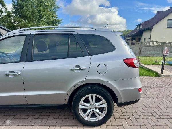 Pelēks Hyundai Santa Fe 2012 Šauļi, ar dzinēja tilpumu 2.00 L un nobraukumu 238 tūkst. km par 6350 €, foto 7 vietnē AUTOMOTO.COM.LV