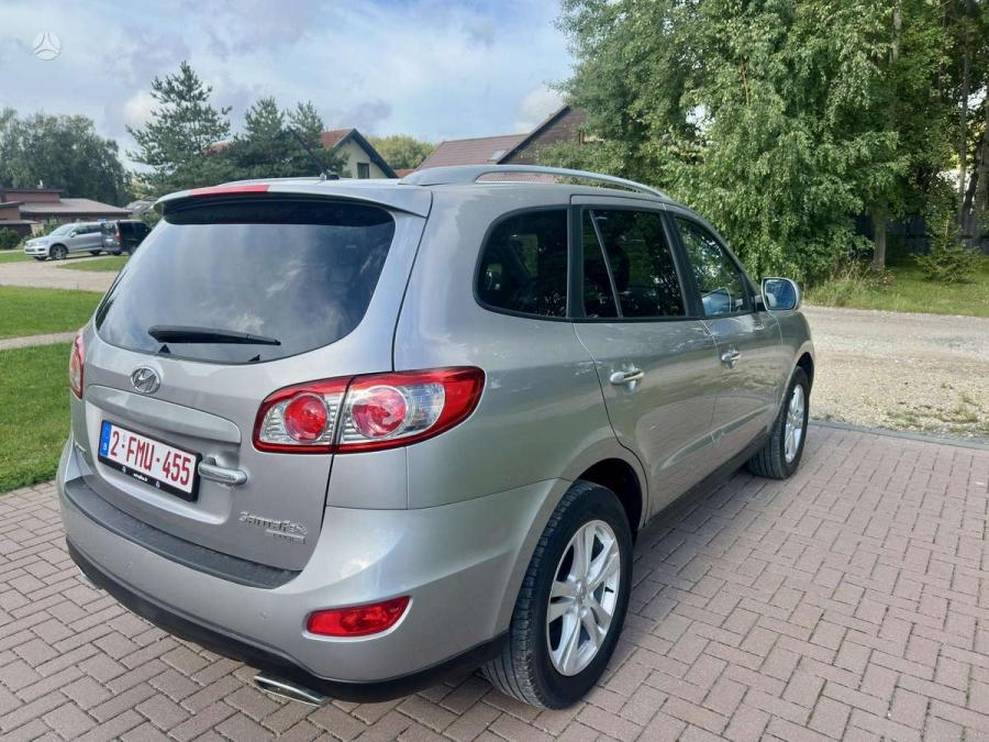Pelēks Hyundai Santa Fe 2012 Šauļi, ar dzinēja tilpumu 2.00 L un nobraukumu 238 tūkst. km par 6350 €, foto 10 vietnē AUTOMOTO.COM.LV