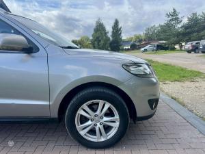 Pelēks Hyundai Santa Fe 2012 Šauļi, ar dzinēja tilpumu 2.00 L un nobraukumu 238 tūkst. km par 6350 €, foto 13 vietnē AUTOMOTO.COM.LV