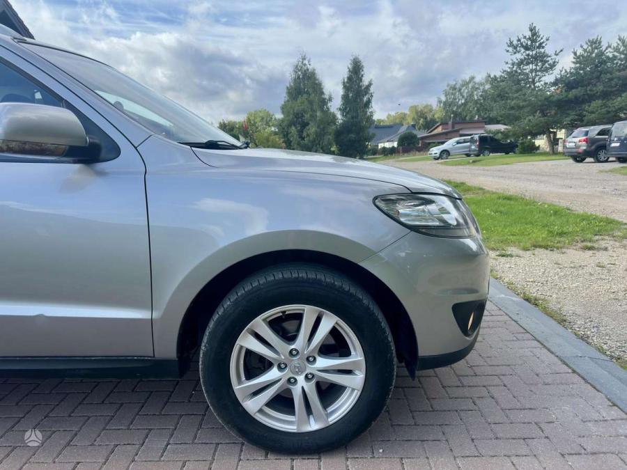 Pelēks Hyundai Santa Fe 2012 Šauļi, ar dzinēja tilpumu 2.00 L un nobraukumu 238 tūkst. km par 6350 €, foto 13 vietnē AUTOMOTO.COM.LV