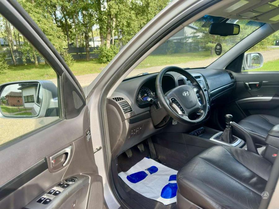 Pelēks Hyundai Santa Fe 2012 Šauļi, ar dzinēja tilpumu 2.00 L un nobraukumu 238 tūkst. km par 6350 €, foto 14 vietnē AUTOMOTO.COM.LV