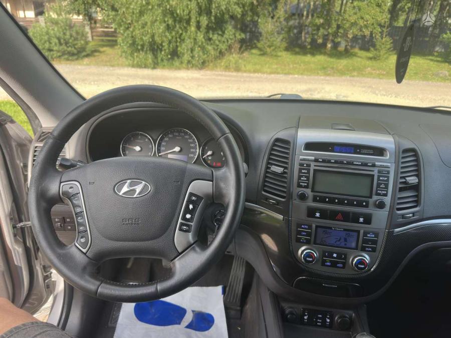 Pelēks Hyundai Santa Fe 2012 Šauļi, ar dzinēja tilpumu 2.00 L un nobraukumu 238 tūkst. km par 6350 €, foto 18 vietnē AUTOMOTO.COM.LV