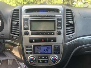Pelēks Hyundai Santa Fe 2012 Šauļi, ar dzinēja tilpumu 2.00 L un nobraukumu 238 tūkst. km par 6350 €, foto 20 vietnē AUTOMOTO.COM.LV