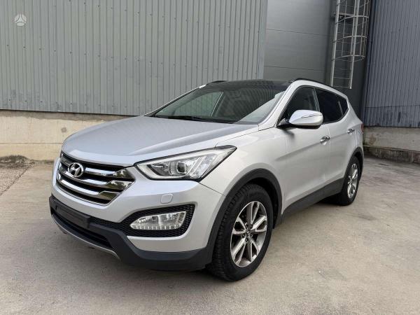 Grey Hyundai Santa Fe 2012 in Alytus, with an engine capacity of 2.20 L and mileage of 289 thousand km for 6650 €, photo 1 on AUTOMOTO.COM.LV