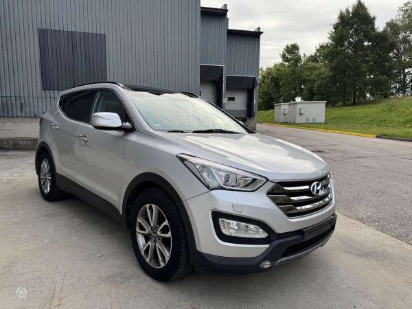Grey Hyundai Santa Fe 2012 in Alytus, with an engine capacity of 2.20 L and mileage of 289 thousand km for 6650 €, photo 3 on AUTOMOTO.COM.LV