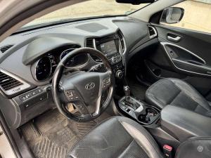 Grey Hyundai Santa Fe 2012 in Alytus, with an engine capacity of 2.20 L and mileage of 289 thousand km for 6650 €, photo 7 on AUTOMOTO.COM.LV
