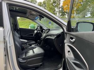 Grey Hyundai Santa Fe 2012 in Alytus, with an engine capacity of 2.20 L and mileage of 289 thousand km for 6650 €, photo 9 on AUTOMOTO.COM.LV