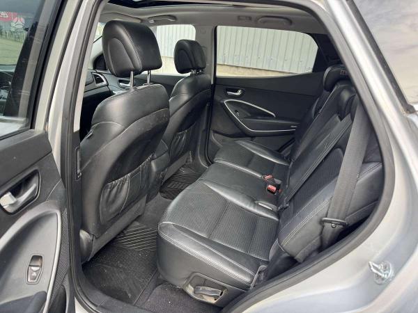 Grey Hyundai Santa Fe 2012 in Alytus, with an engine capacity of 2.20 L and mileage of 289 thousand km for 6650 €, photo 10 on AUTOMOTO.COM.LV