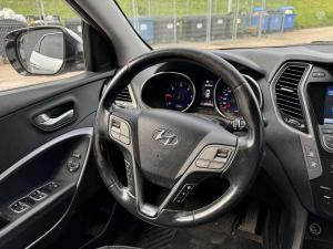 Grey Hyundai Santa Fe 2012 in Alytus, with an engine capacity of 2.20 L and mileage of 289 thousand km for 6650 €, photo 12 on AUTOMOTO.COM.LV