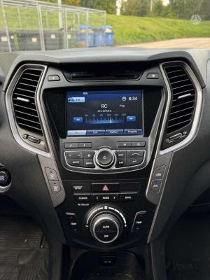 Grey Hyundai Santa Fe 2012 in Alytus, with an engine capacity of 2.20 L and mileage of 289 thousand km for 6650 €, photo 13 on AUTOMOTO.COM.LV