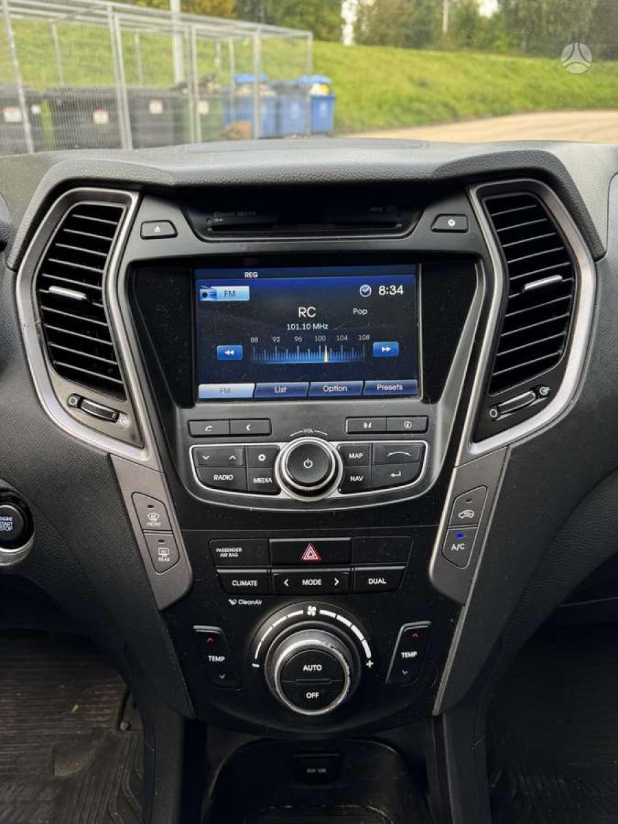 Grey Hyundai Santa Fe 2012 in Alytus, with an engine capacity of 2.20 L and mileage of 289 thousand km for 6650 €, photo 13 on AUTOMOTO.COM.LV