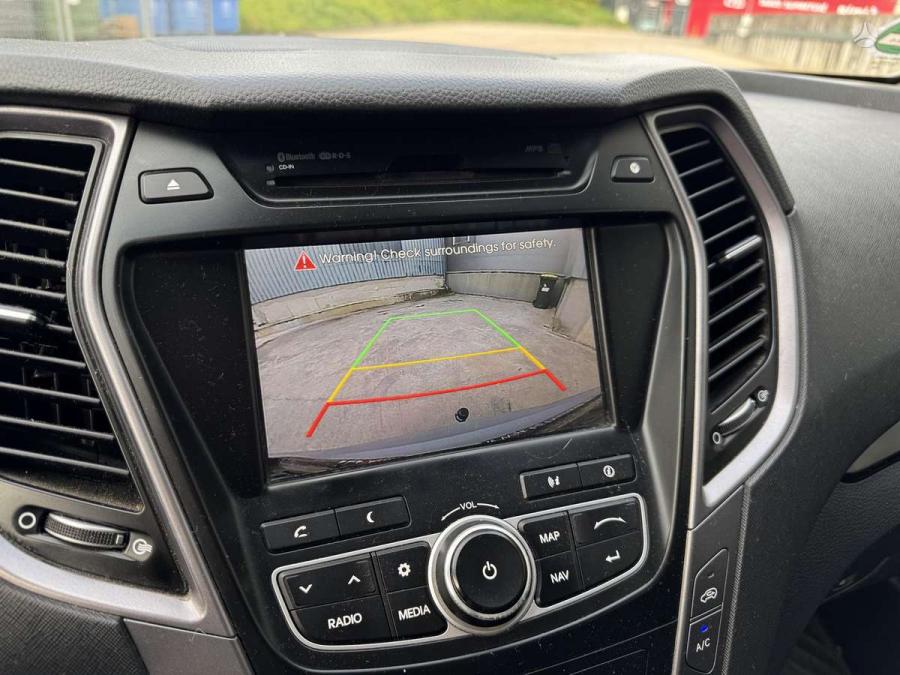 Grey Hyundai Santa Fe 2012 in Alytus, with an engine capacity of 2.20 L and mileage of 289 thousand km for 6650 €, photo 15 on AUTOMOTO.COM.LV