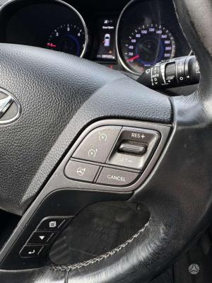 Grey Hyundai Santa Fe 2012 in Alytus, with an engine capacity of 2.20 L and mileage of 289 thousand km for 6650 €, photo 19 on AUTOMOTO.COM.LV