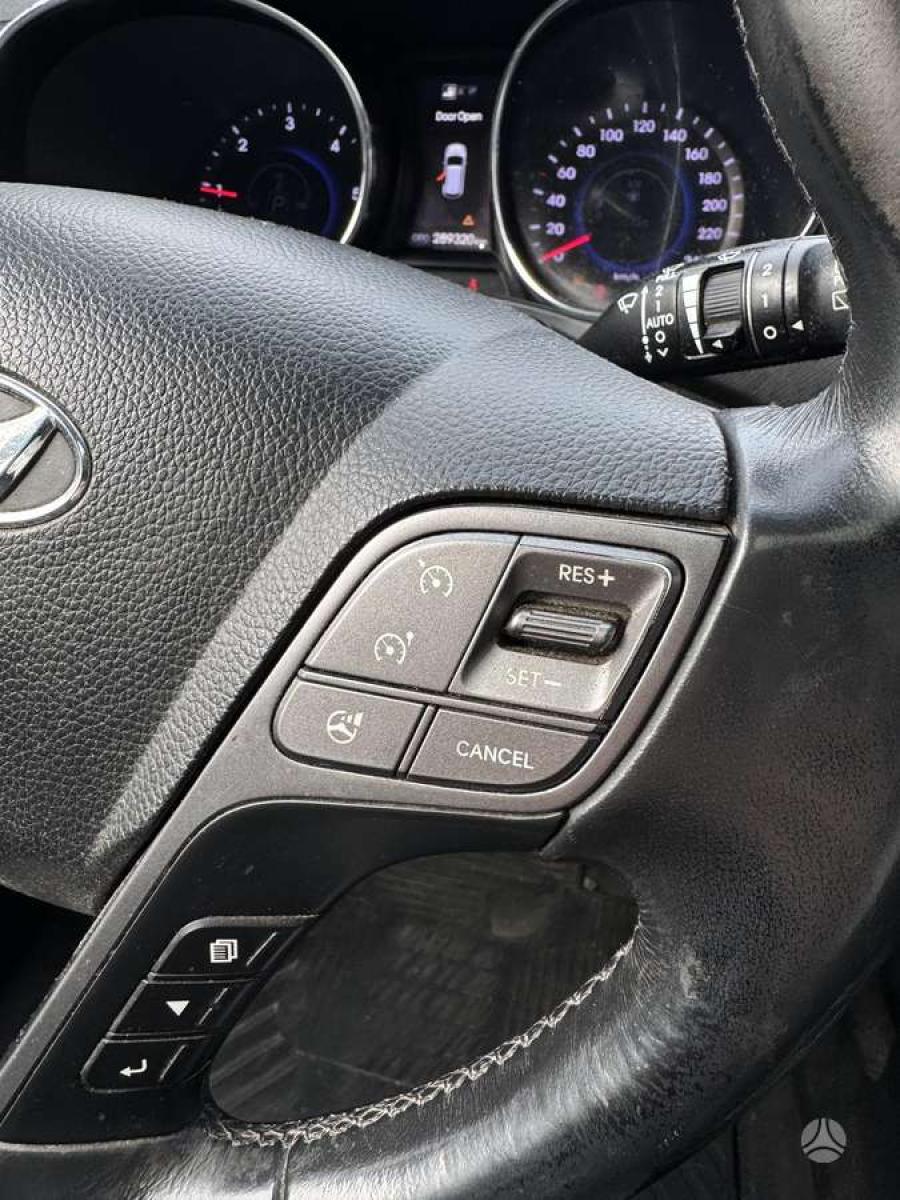 Grey Hyundai Santa Fe 2012 in Alytus, with an engine capacity of 2.20 L and mileage of 289 thousand km for 6650 €, photo 19 on AUTOMOTO.COM.LV