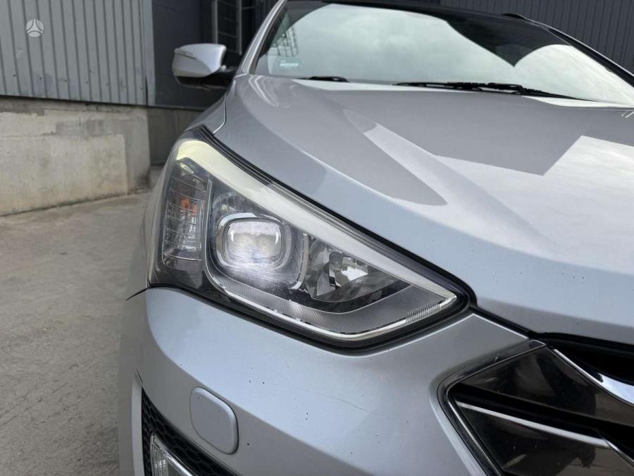 Grey Hyundai Santa Fe 2012 in Alytus, with an engine capacity of 2.20 L and mileage of 289 thousand km for 6650 €, photo 22 on AUTOMOTO.COM.LV