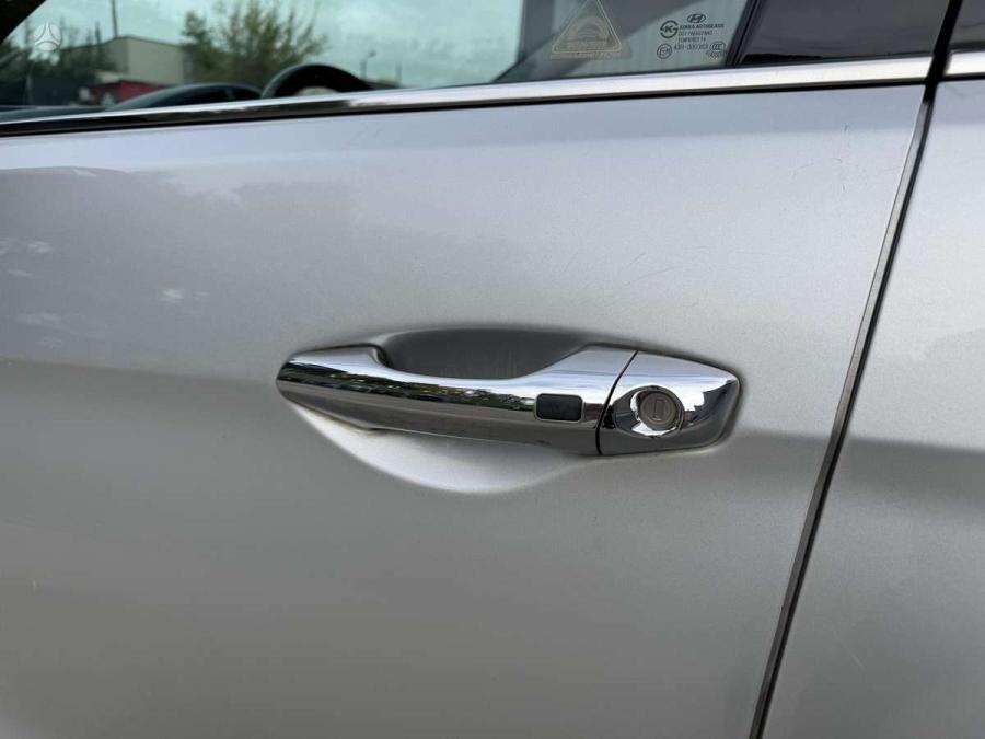 Grey Hyundai Santa Fe 2012 in Alytus, with an engine capacity of 2.20 L and mileage of 289 thousand km for 6650 €, photo 24 on AUTOMOTO.COM.LV
