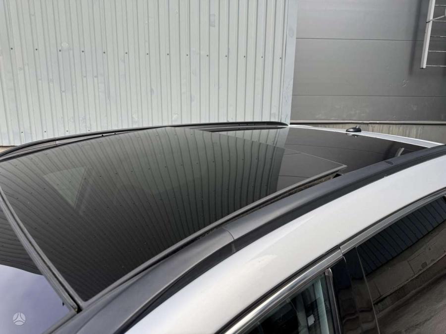 Grey Hyundai Santa Fe 2012 in Alytus, with an engine capacity of 2.20 L and mileage of 289 thousand km for 6650 €, photo 25 on AUTOMOTO.COM.LV