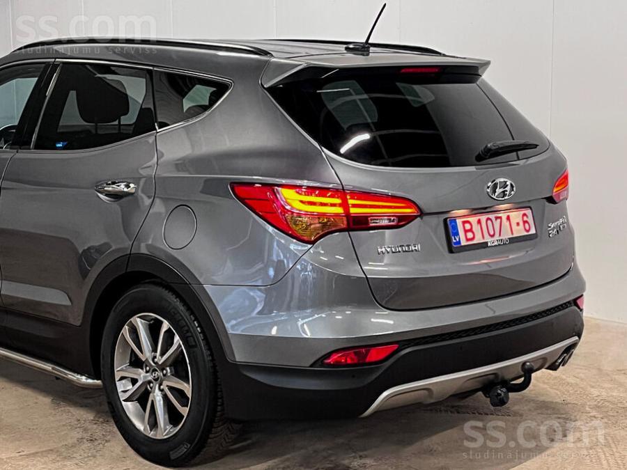 Grey Hyundai Santa Fe 2013 in Jurmala, with an engine capacity of 2.40 L and mileage of 197 thousand km for 11450 €, photo 6 on AUTOMOTO.COM.LV