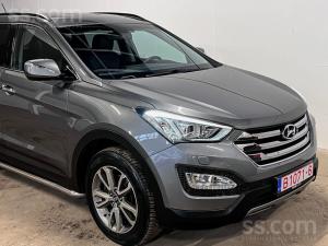 Grey Hyundai Santa Fe 2013 in Jurmala, with an engine capacity of 2.40 L and mileage of 197 thousand km for 11450 €, photo 8 on AUTOMOTO.COM.LV