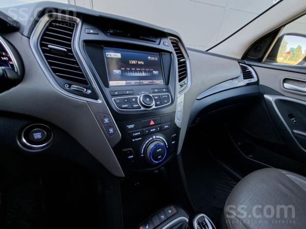 Pelēks Hyundai Santa Fe 2013 Valmiera, ar dzinēja tilpumu 2.20 L un nobraukumu 296 tūkst. km par 8250 €, foto 8 vietnē AUTOMOTO.COM.LV
