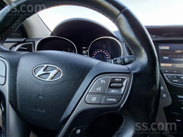 Pelēks Hyundai Santa Fe 2013 Valmiera, ar dzinēja tilpumu 2.20 L un nobraukumu 296 tūkst. km par 8250 €, foto 9 vietnē AUTOMOTO.COM.LV