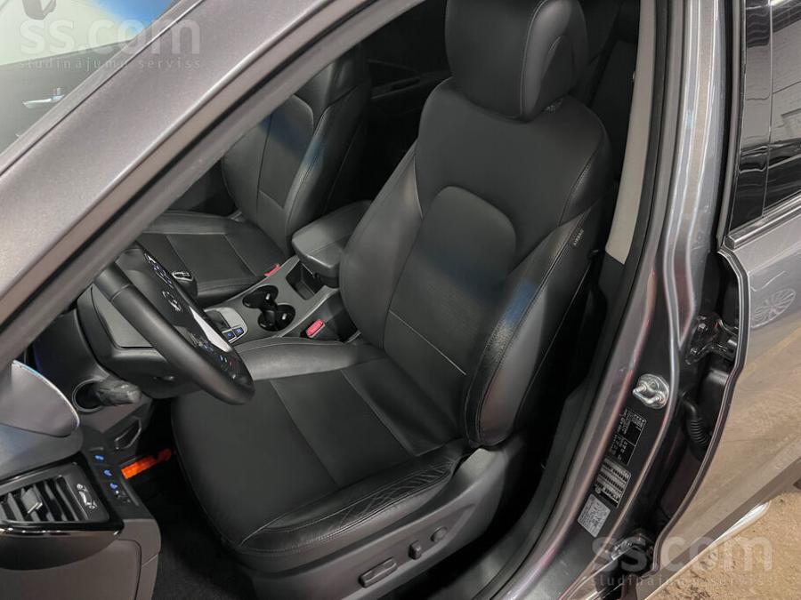 Pelēks Hyundai Santa Fe 2013 Jūrmala, ar dzinēja tilpumu 2.40 L un nobraukumu 198 tūkst. km par 11750 €, foto 16 vietnē AUTOMOTO.COM.LV