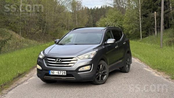 Pelēks Hyundai Santa Fe 2013 Rīga, ar dzinēja tilpumu 2.20 L un nobraukumu 327 tūkst. km par 7700 €, foto 1 vietnē AUTOMOTO.COM.LV