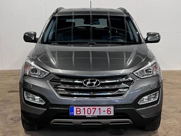 Grey Hyundai Santa Fe 2013 in Jurmala, with an engine capacity of 2.40 L and mileage of 198 thousand km for 11750 €, photo 3 on AUTOMOTO.COM.LV