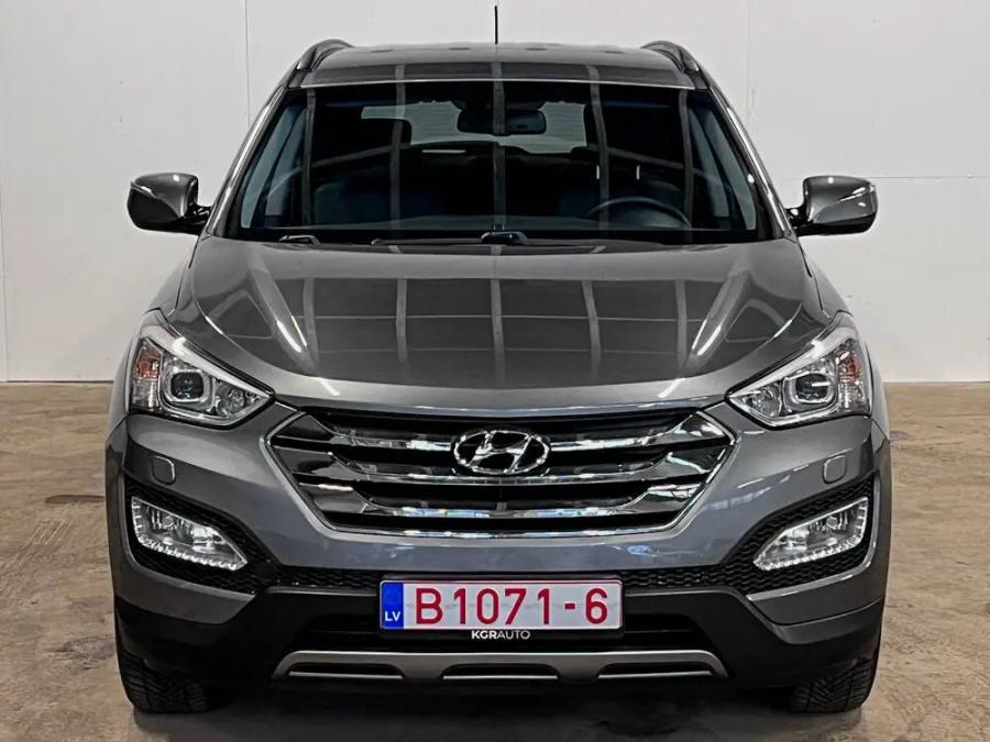 Grey Hyundai Santa Fe 2013 in Jurmala, with an engine capacity of 2.40 L and mileage of 198 thousand km for 11750 €, photo 4 on AUTOMOTO.COM.LV